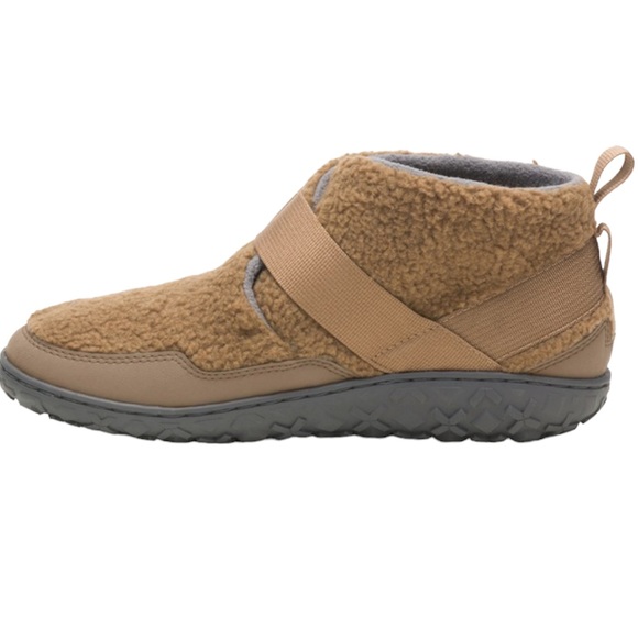 Chaco | Shoes | Chacos Nwt Ramble Fluff Slip On Shoes Natural Brown ...
